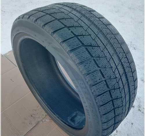 Bridgestone Blizzak VRX 245/40 R18 93S