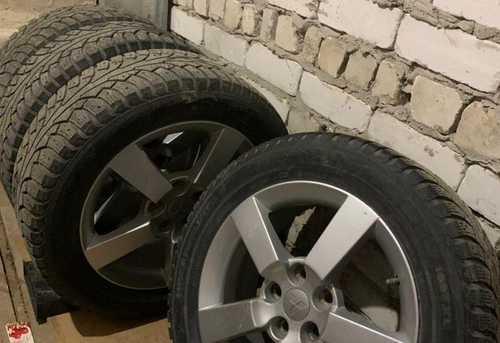 Accelera 651 215/60 R17