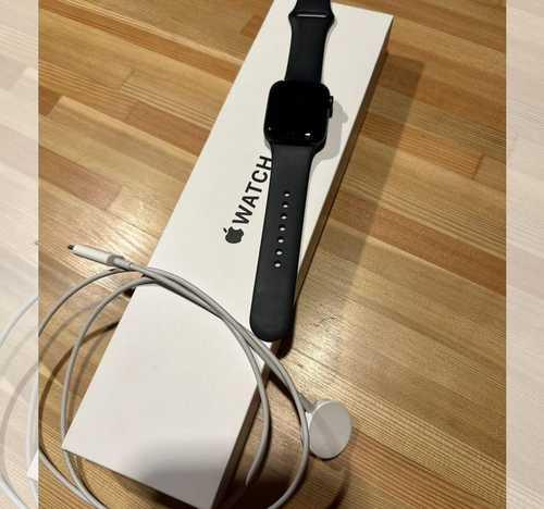 Продам часы Apple Watch SE 40мм 2022