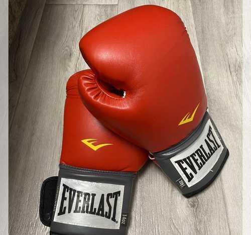 Боксерские перчатки Everlast