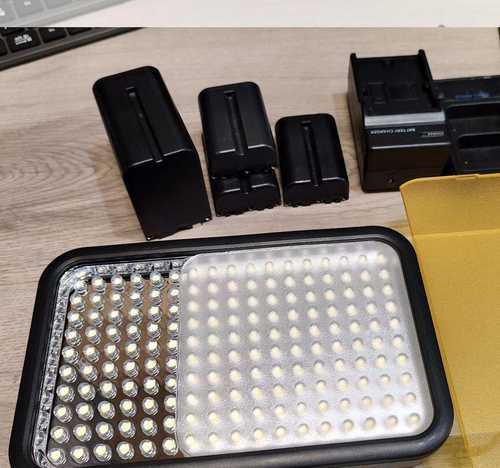 Накамерный свет Godox LED170