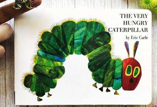 Детская книга на английском "Голодная гусеница"
