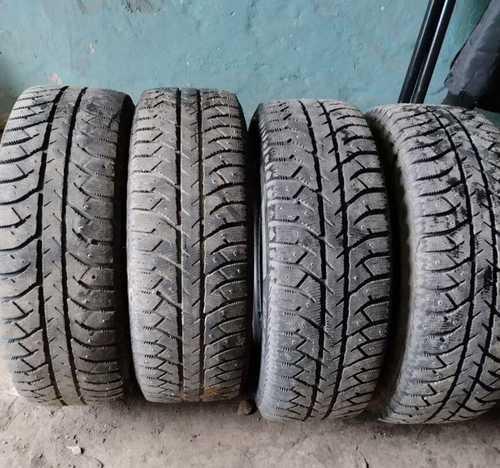 Bridgestone Ice Cruiser 7000S 215/65 R16