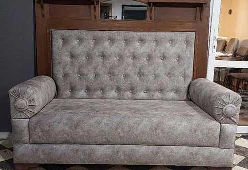 Старинный антикварный диван