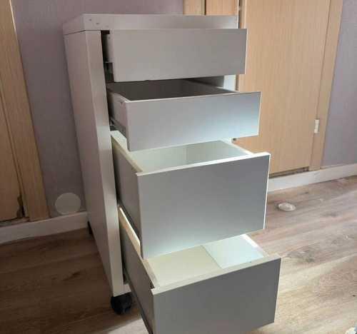 Тумба - IKEA micke, 35x75 см