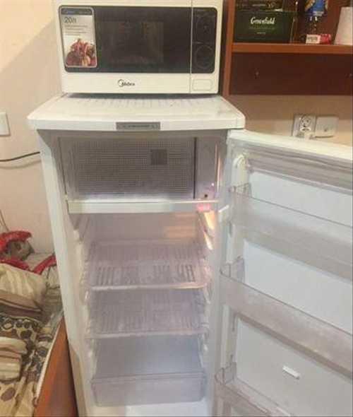 Холодильник и микроволновку