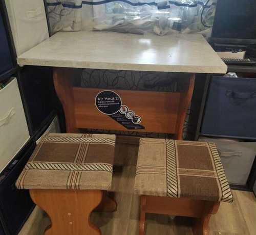 Кухонный стол и 4 табуретки из массива дерева