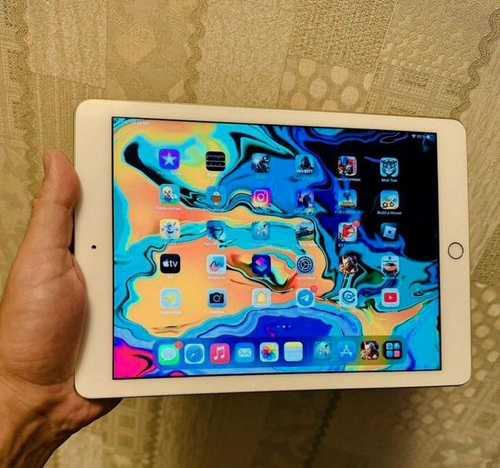 iPad 9,7 WiFi 32GB Gold поддержка Pencil классный