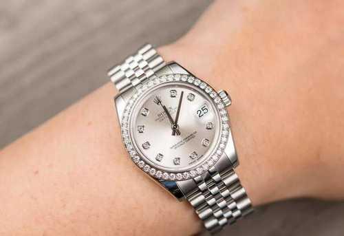Часы Rolex в серебристом цвете