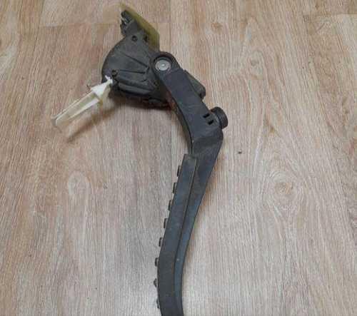 Педаль газа Volkswagen Touareg 2003-2010