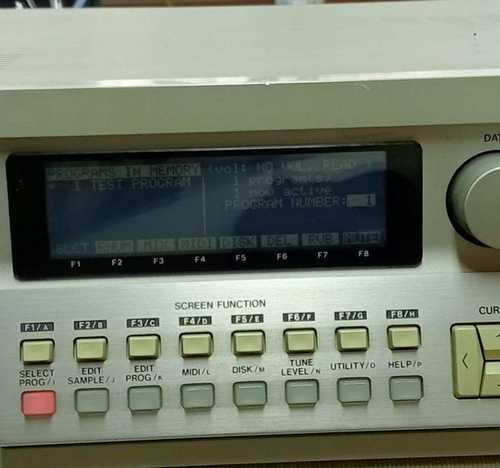 Akai S3200