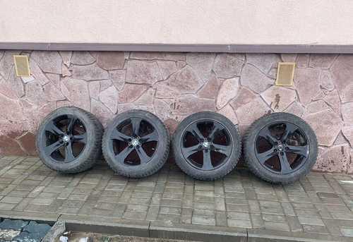 Комплект зимних разношироких колес