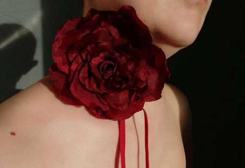 Чокер-цветок роза на бархатной ленте
