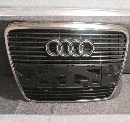 Решетка радиатора Audi A6 C6 2007. 4F0853651