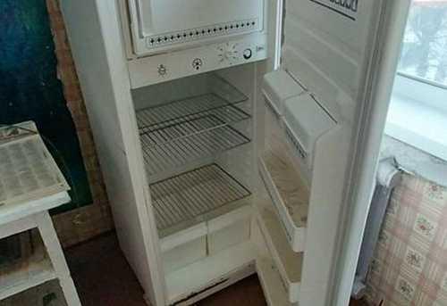 Продам холодильник Снежинка