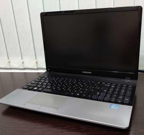 Ноутбук Samsung 300E5A (2012)