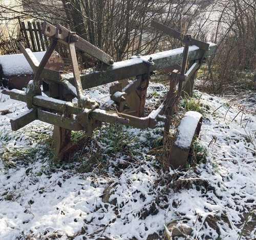Плуг трёхколёсный