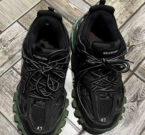 Balenciaga track 1