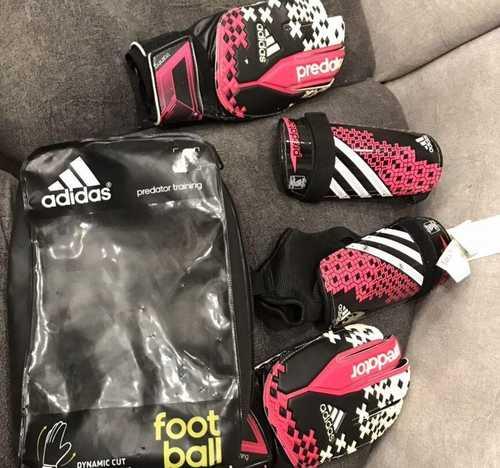 Перчатки вратарские adidas predator size 5