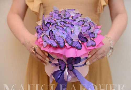 Букет цветов с бабочками для декора