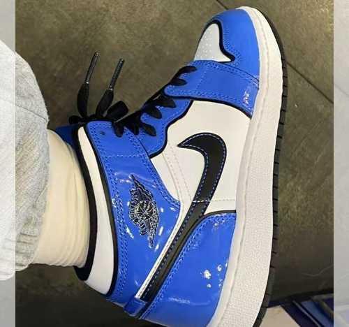 Nike Air Jordan 1 MID SE GS Signal Blue