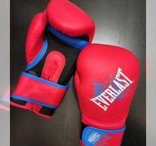 Боксерские перчатки everlast 8 oz