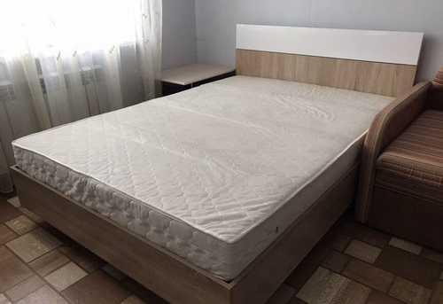 Кровать двухспальная с матрасом 140 200 бу