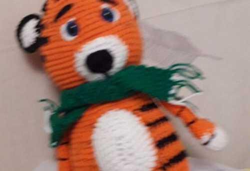 Вязаная игрушка тигр