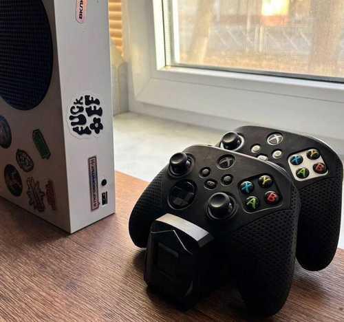 Xbox series S 512 gb   2 геймпада