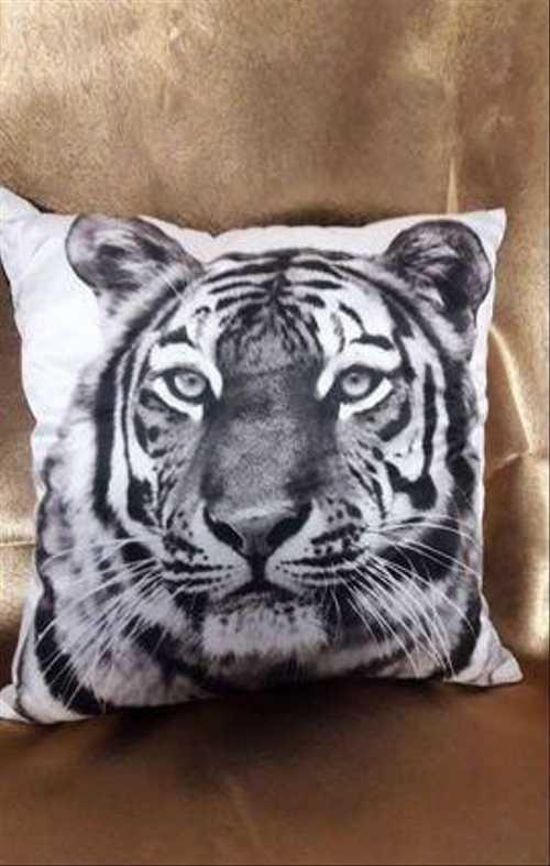 Подушка декоративная с тигром