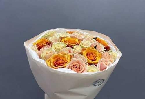 Яркий букет из роз для свидания с доствкой