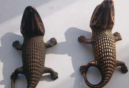 Винтажные металлические пепельницы крокодил