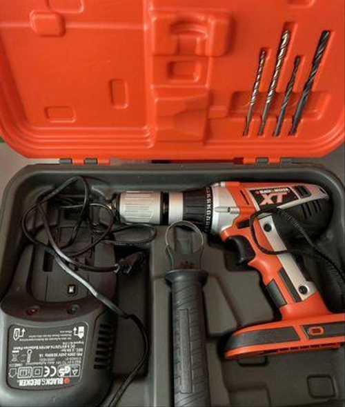 Шуруповерт-дрель Black & Decker XT