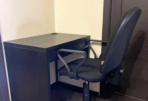 Письменный стол икеа и компьютерное кресло