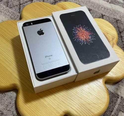 iPhone SE, 32 ГБ