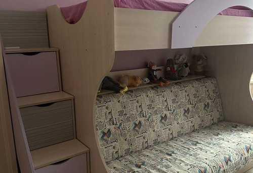 Двухъярусная кровать с диваном, комод