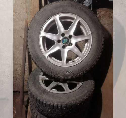 Dunlop SP Winter Ice 02 195/65 R15