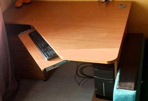 Бронь Компьютерный стол+ стул
