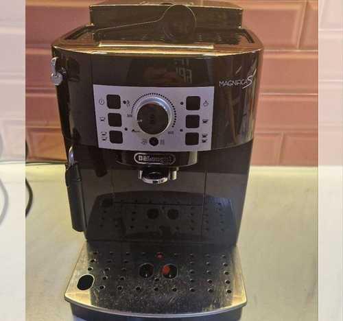 Кофемашина Delonghi ecam 22.105B