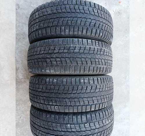 Dunlop SP Winter Ice 01 215/65 R16