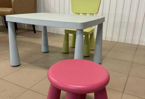 Детский стол и 2 стула