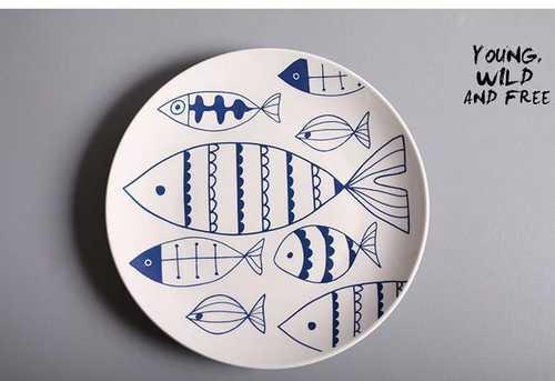 Тарелка керамическая с рыбками