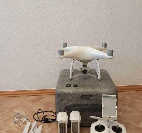 Квадрокоптер DJI phantom 4