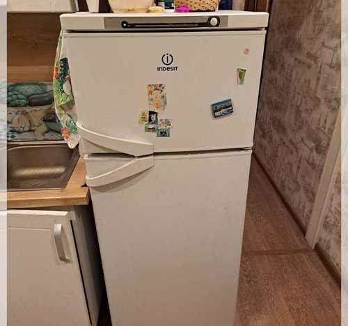 Холодильник indesit st 145