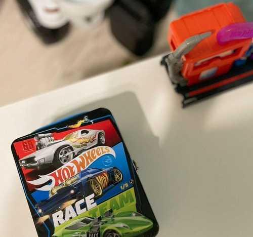 Машинки в кейсе Hot Wheels