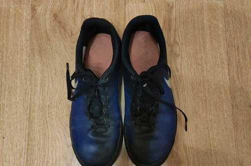 Бутсы сороконожки nike