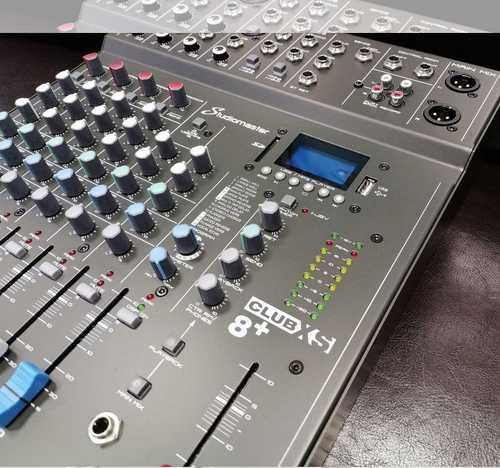 Микшерный пульт Studiomaster ClubXS 8 