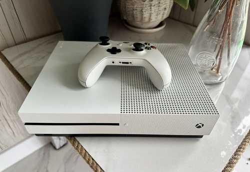 Xbox One S 500 gb + Game pass ultimate