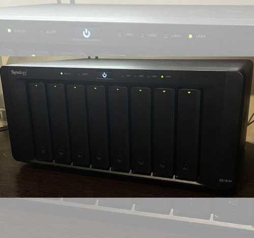 Сетевое хранилище Synology DS1815  вместе с дискам