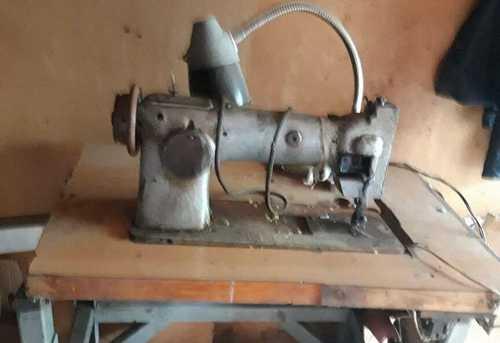 Промышленная швейная машинка 22